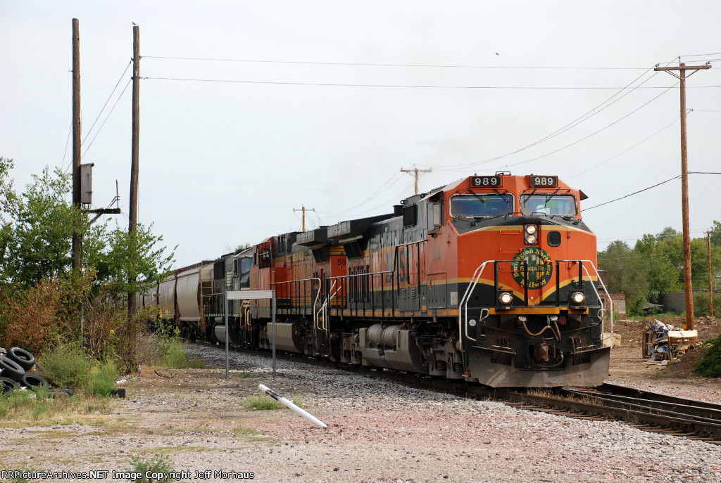 BNSF 989